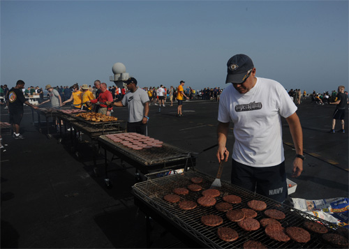 Enterprise holds steel beach picnic | News | militarynews.com
