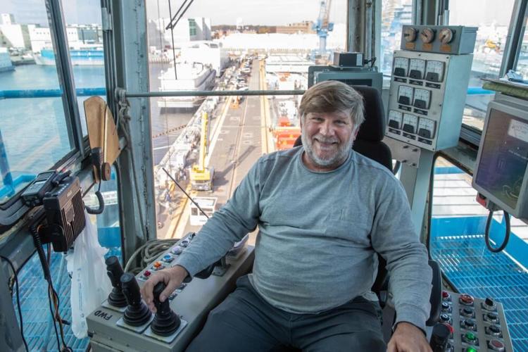 Norfolk Naval Shipyard’s pier gang crane operators provides pick-me-ups to carriers and subs ...