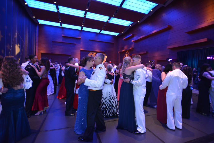 2019 Hampton Roads Navy Ball Photo Gallery | Photos | militarynews.com