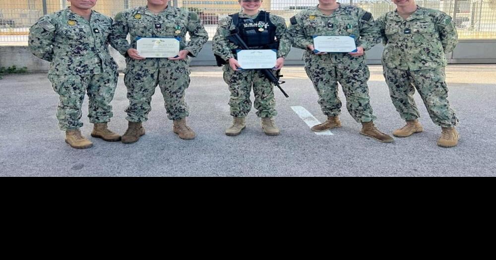 Sailors awarded Navy and Marine Corps Commendation Medal after saving a ...