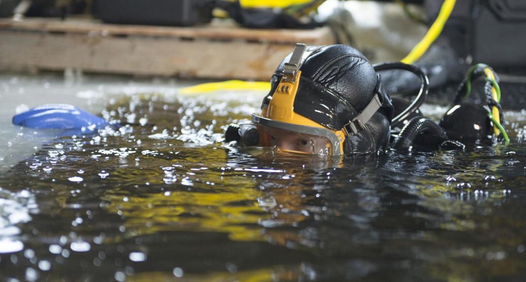 Mobile Diving, Salvage Unit 2 divers train for any future Arctic ...