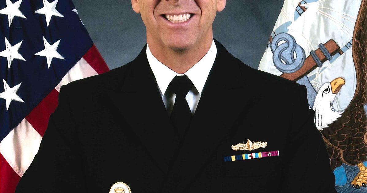 Fleet Forces Commander Visits TR Underway | Top Stories | militarynews.com