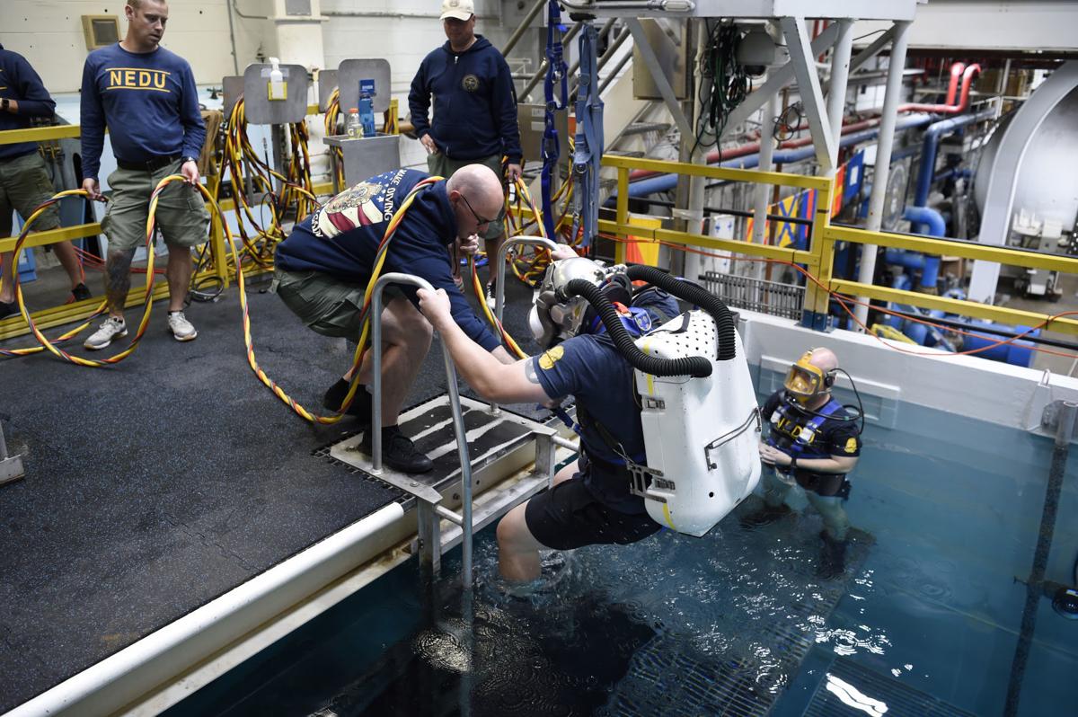 Deep breath: New 'rebreather' helps Navy Divers beneath the waves ...