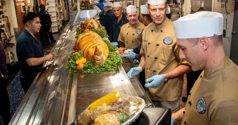 USS Ronald Reagan celebrates Thanksgiving in the Philippine Sea ...