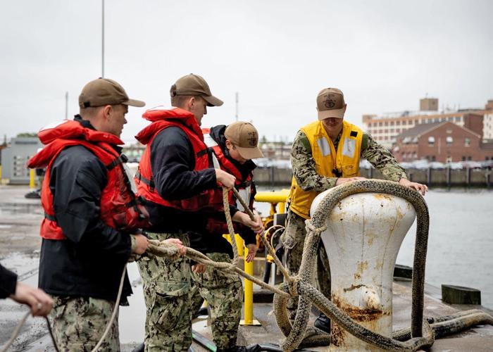 Around the Fleet: Sailors at Work | Top Stories | militarynews.com