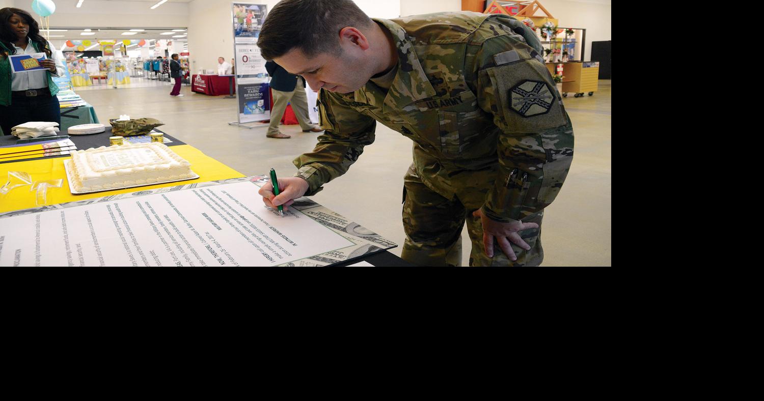 Military Saves Week begins with a pledge | Photos | militarynews.com