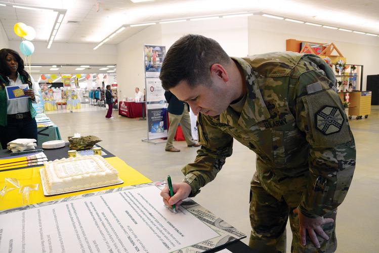 Military Saves Week begins with a pledge | Photos | militarynews.com