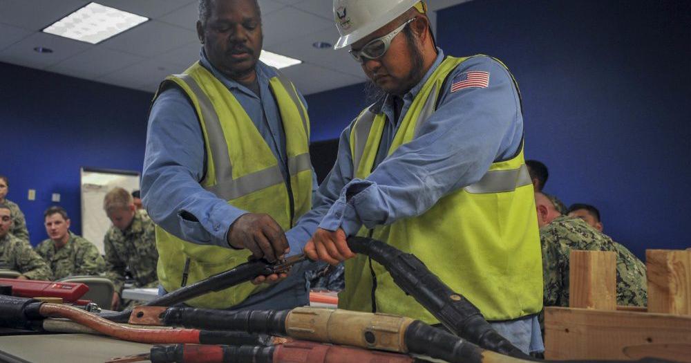 ESG-3 hosts ship-to-shore power training | Quarterdeck | militarynews.com