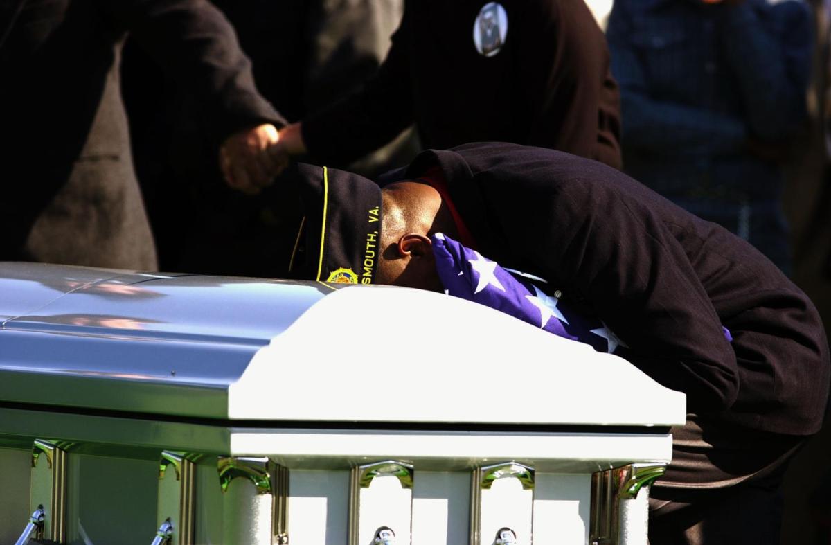 A look back | Attack on the USS Cole | Photos | militarynews.com