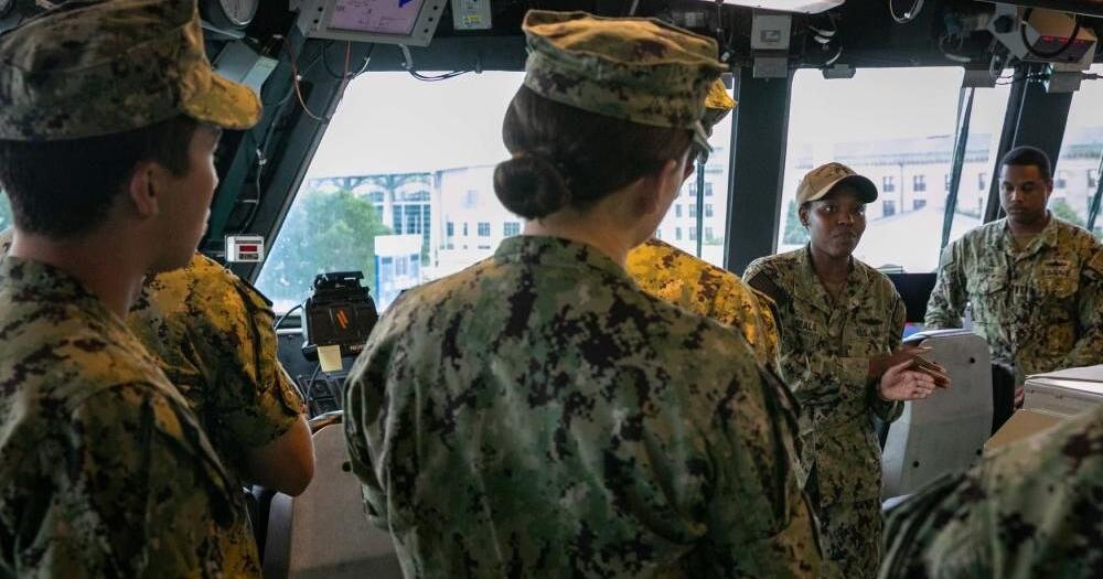 United State Naval Academy Midshipmen tour USS Minneapolis-Saint Paul ...