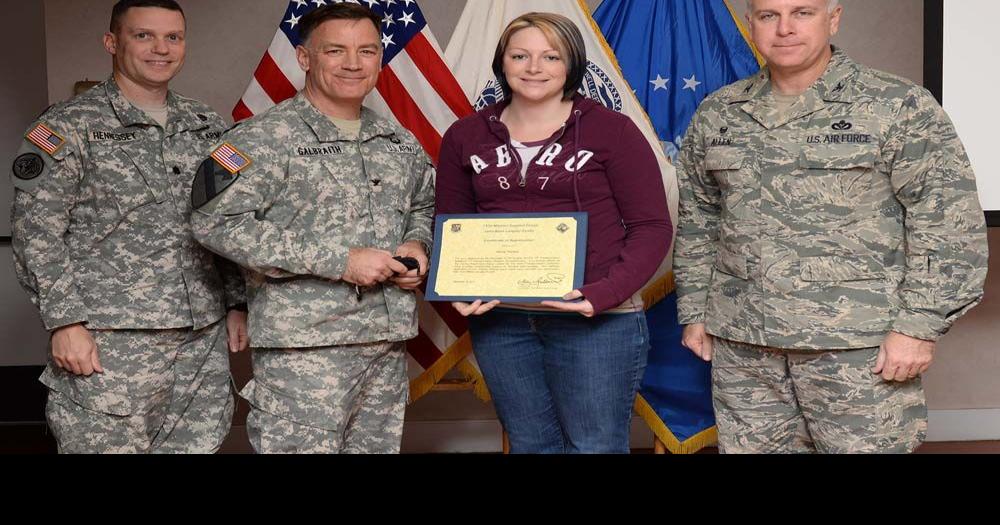 FRG Leaders lend helping hand | Army News | militarynews.com