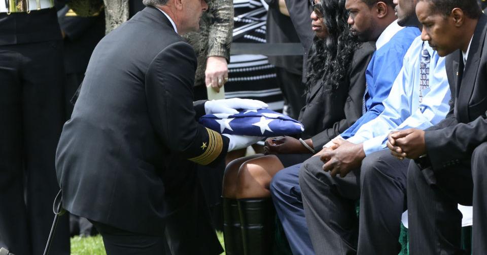Petty Officer Mark A. Mayo awarded Navy and Marine Corps Medal | Top ...