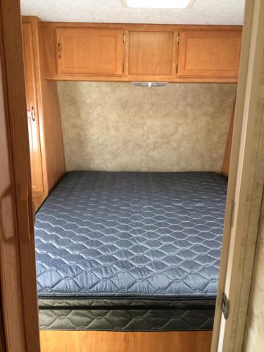 2007 27' Keystone Hideout Travel Trailer Bed | RVs | mininickel.com
