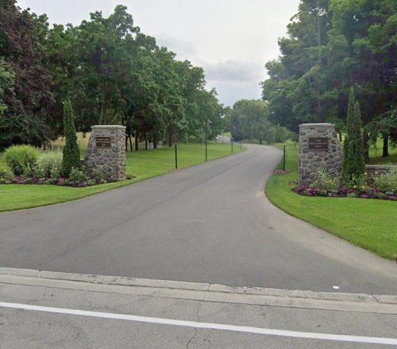 Errant golf balls from Mississauga course spark complaint to council