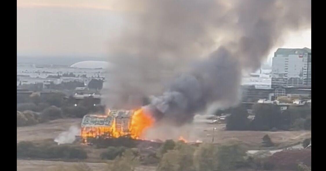 VIDEO: Fire in Mississauga triggers major road closure