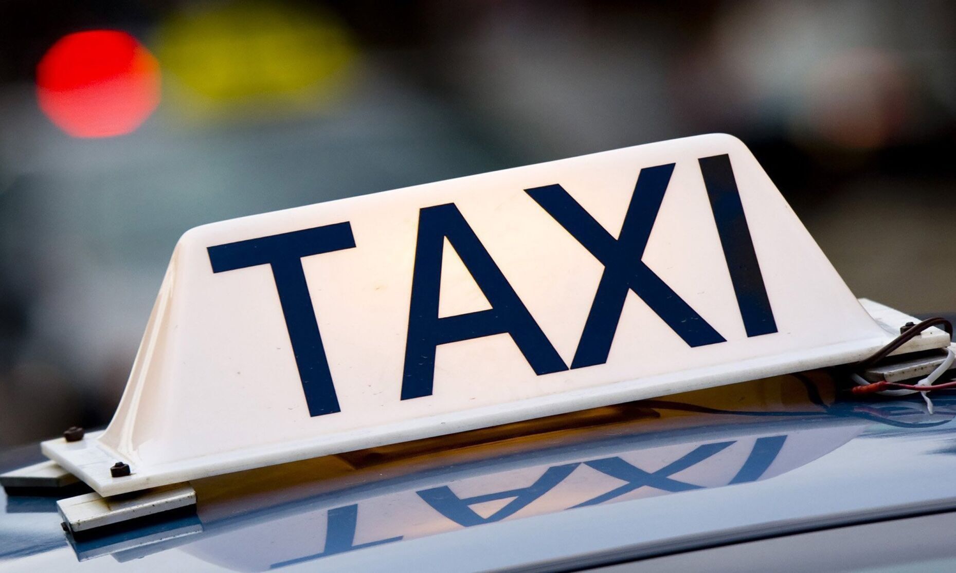 Mississauga doing taxi review after councillor left stranded