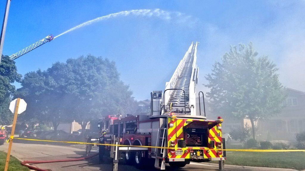 Firefighters extinguish fire after 2 Mississauga homes set ablaze