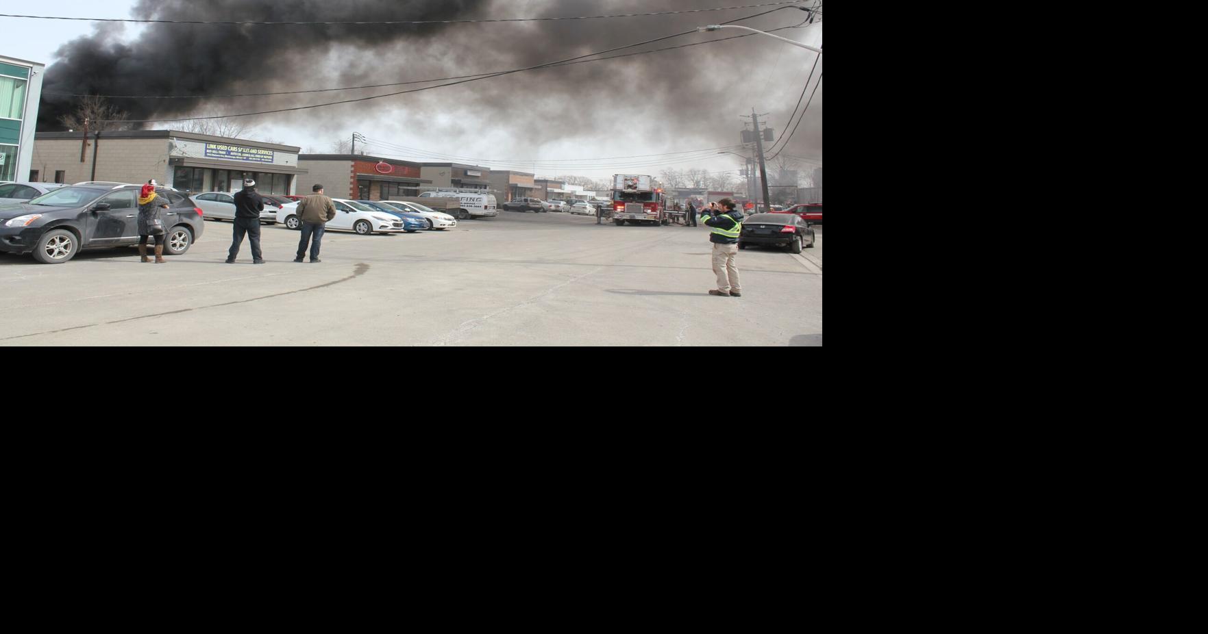 'Looks massive': Large fire in Mississauga sends plumes of black smoke ...