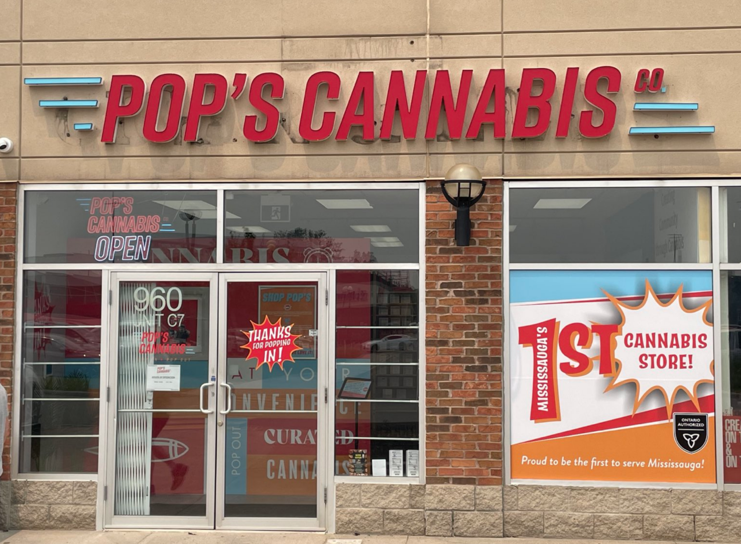 First legal pot shops open in Mississauga weeks after ban lifts