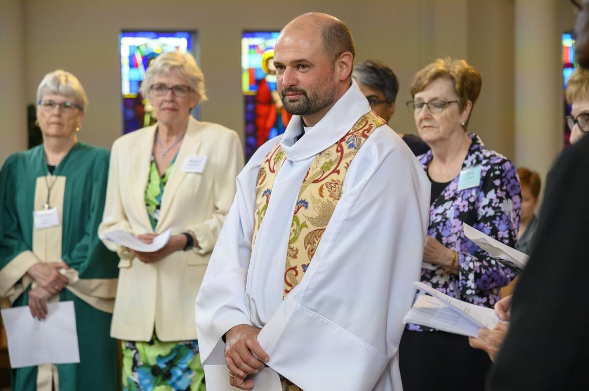 Rev. David Matthews joins the congregation of St. Thomas à Becket in ...
