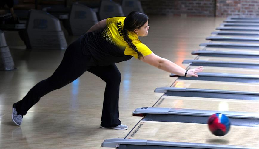 Girls bowling: Central Lee shows progress at Class 1A regional ...