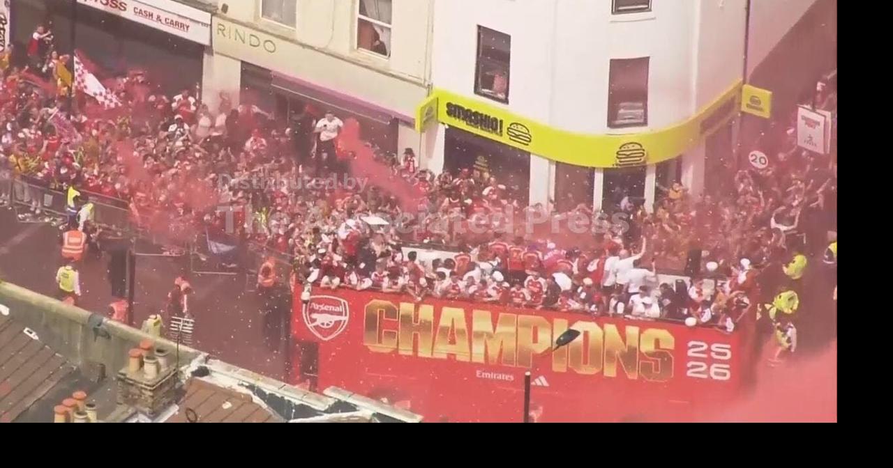 Fans paint London streets red with flares to celebrate Arsenal's ...