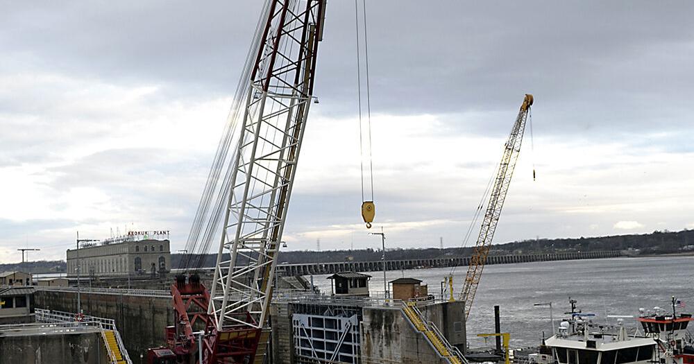 Lock closed, maintenance begins | Daily Gate City - Keokuk, Iowa ...