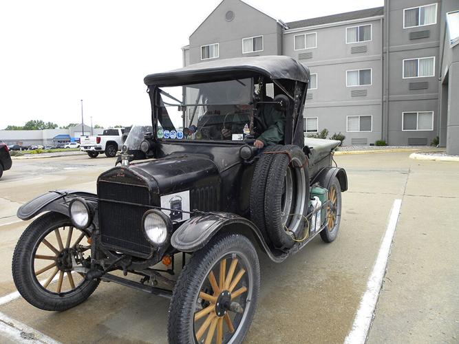Model T group takes in scenery | Daily Democrat, Fort Madison, Iowa ...