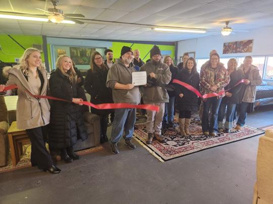 Fort Madison Furniture has ribbon cutting at new location | Daily ...