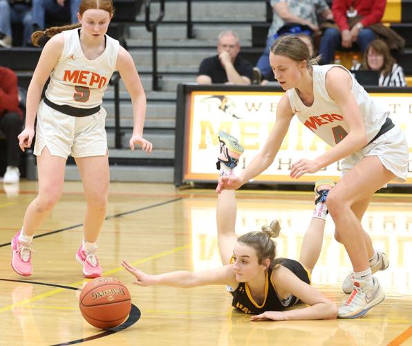 Meet Central Lee sophomore Lizzy Mason, The Hawk Eye's High School ...