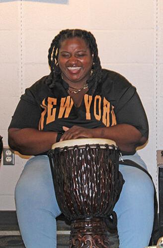 Storyteller Angela Williams visits Keokuk Library for Juneteenth ...