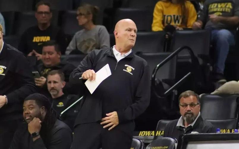 Men's basketball: Tim Walsh going strong at Jones College | The Hawk ...