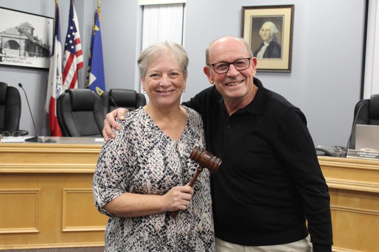 'Passing the torch': New Fort Madison mayor, council sworn in | Daily ...