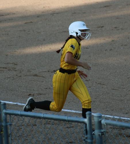 Marcie Benner scores WB-ND | The Hawk Eye - Burlington, Iowa ...