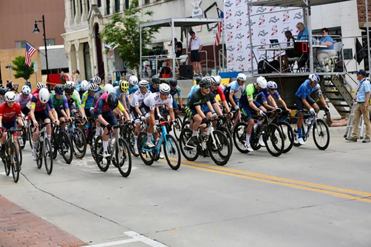 Family affair: siblings dominate Snake Alley Criterium | The Hawk Eye ...
