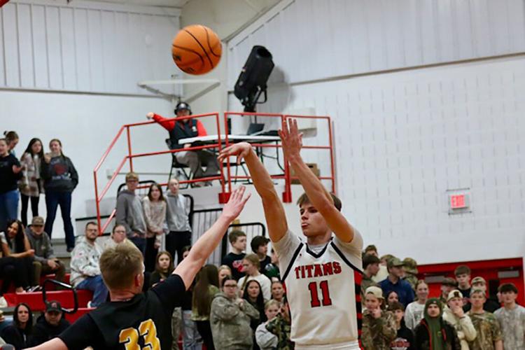 Titans dunk their way past Central Lee | Daily Democrat, Fort Madison ...