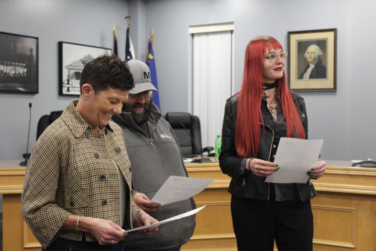 'Passing the torch': New Fort Madison mayor, council sworn in | Daily ...
