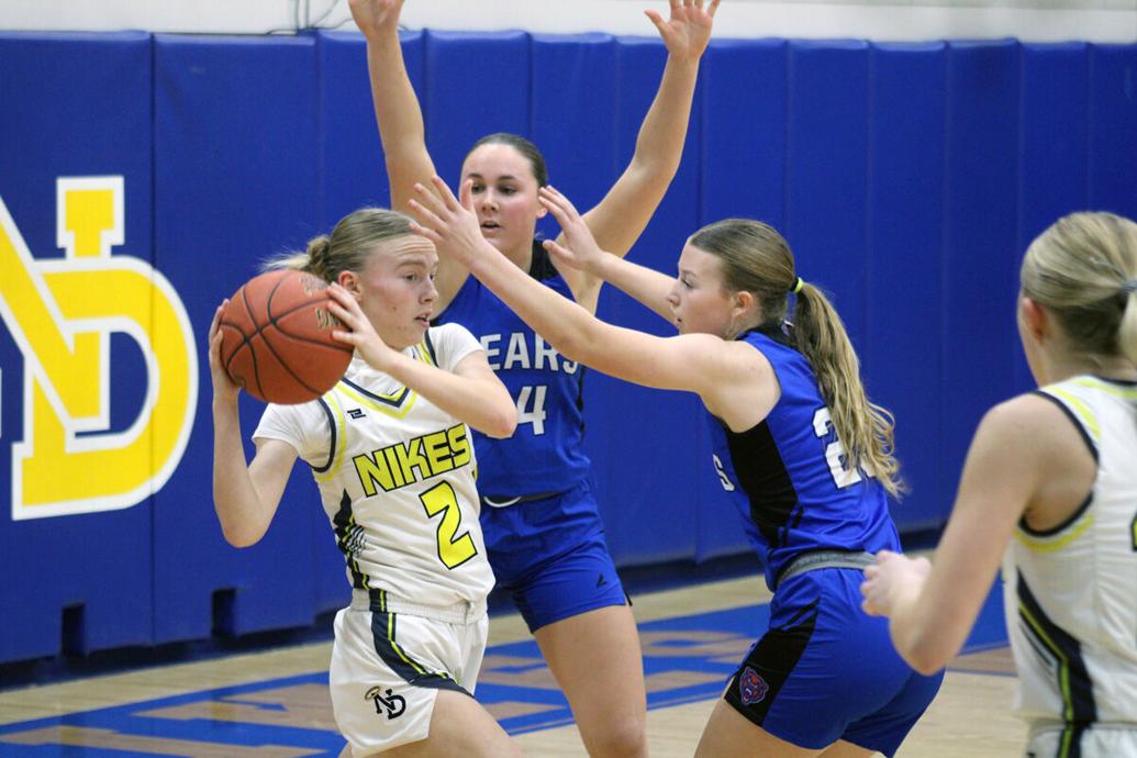 Daisy Hazell surrounded Danville | The Hawk Eye - Burlington, Iowa ...