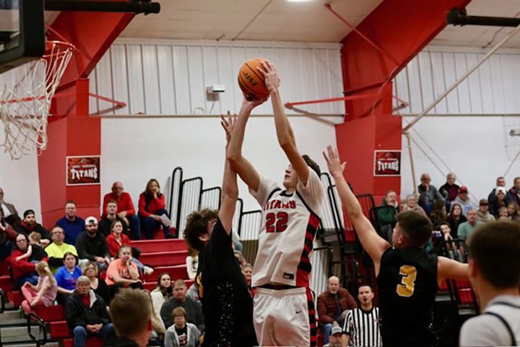 Titans dunk their way past Central Lee | Daily Democrat, Fort Madison ...