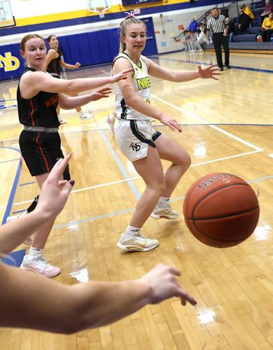 Friday's girls basketball: No. 9 Mediapolis rolls past New London to ...