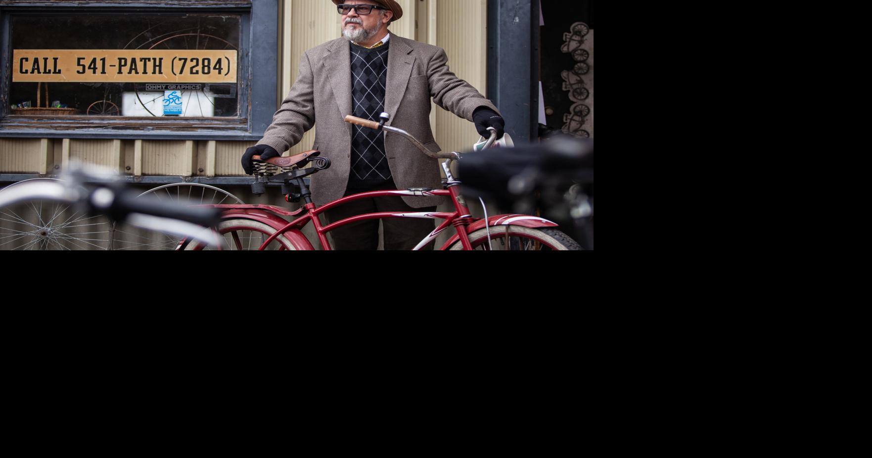 Cyclists don wool and tweed for annual ride