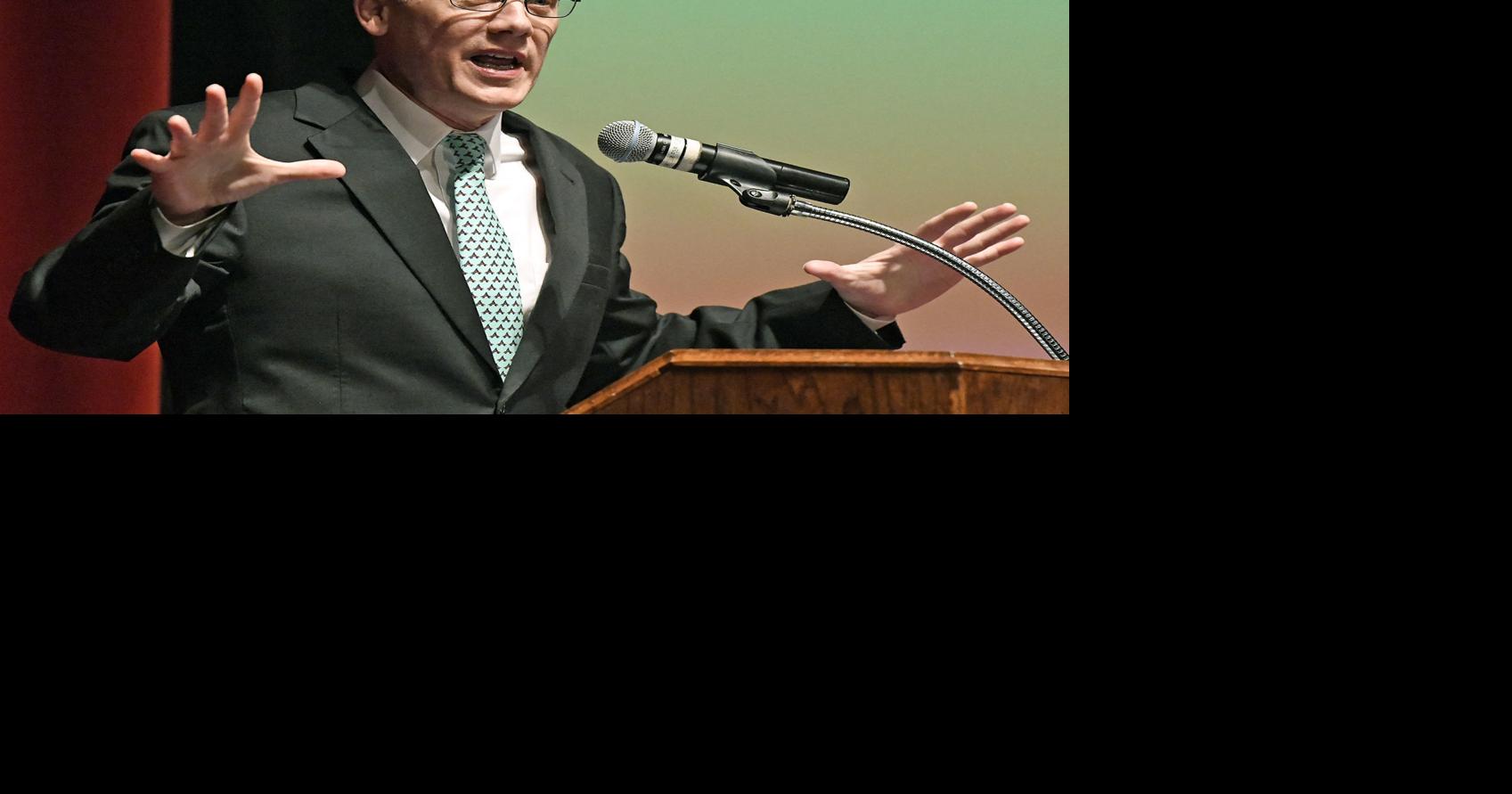 Controversial conservative speaker challenges 'liberals' at University ...