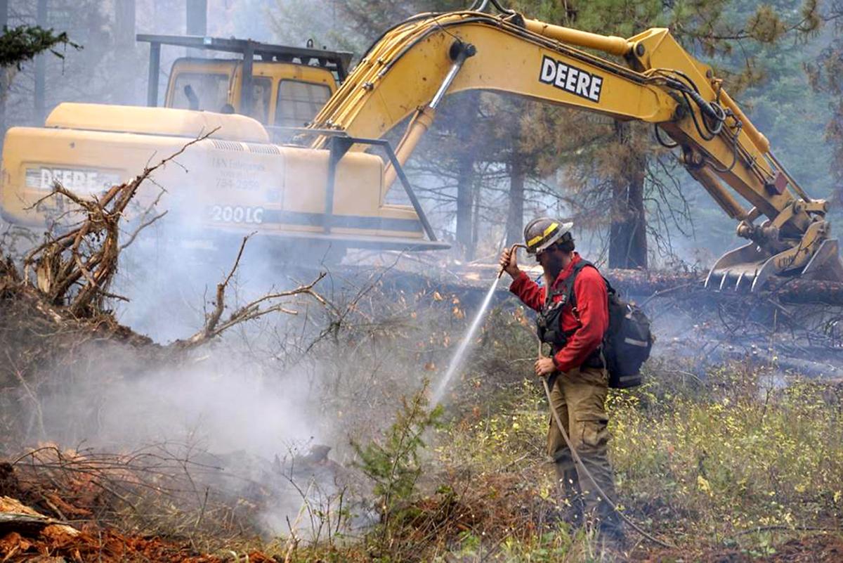 Scout Lake fire continues to burn near Swan Lake