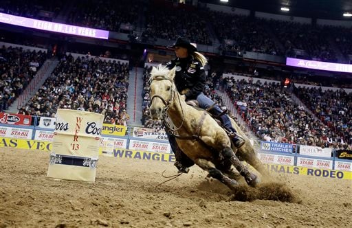 Knowles takes season steer wrestling lead at NFR
