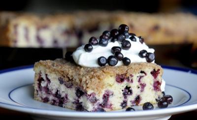 Greg Patent: Find huckleberry heaven in crumb cake