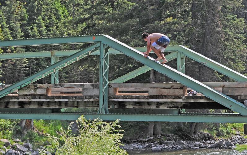 Bridge jumping, a summer tradition