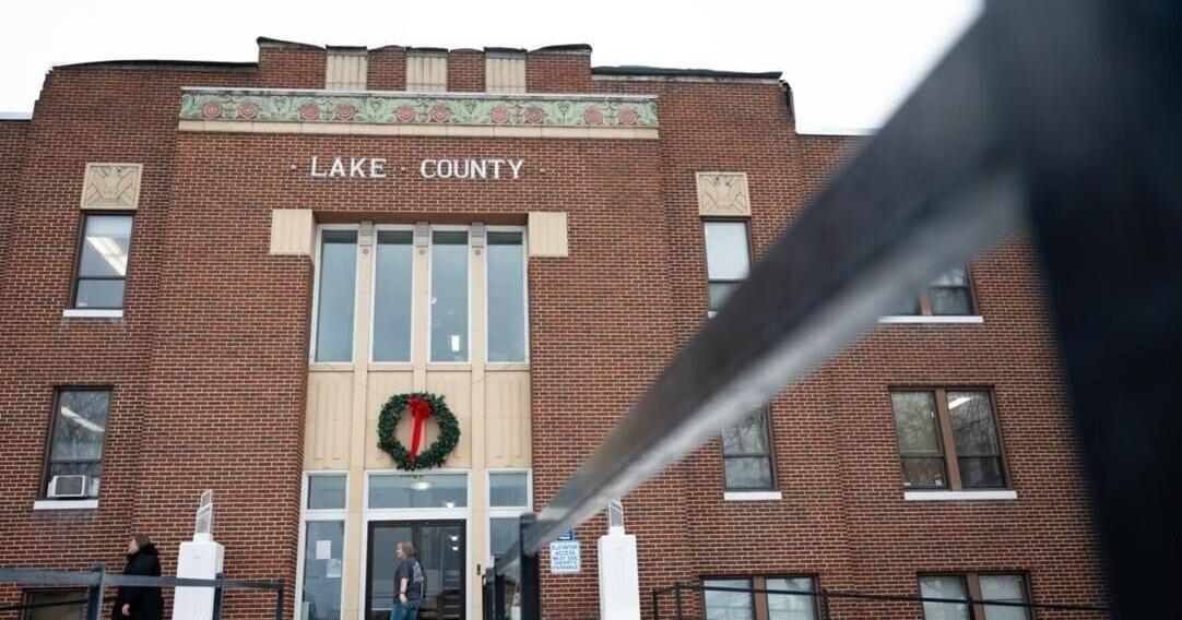 Lake Co. deputy accused of handcuffing, 'waterboarding' wife