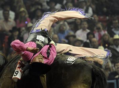 Bull rider Kimzey sets rookie earnings record