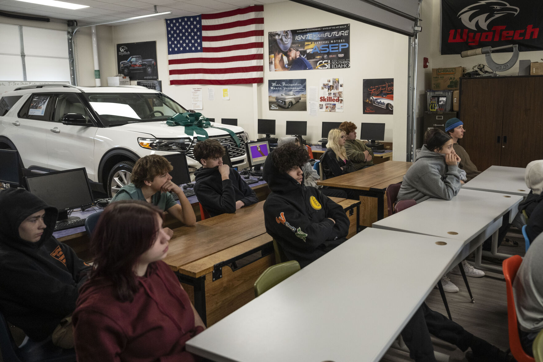 Lithia Ford gifts Ford Explorer to Sentinel High School