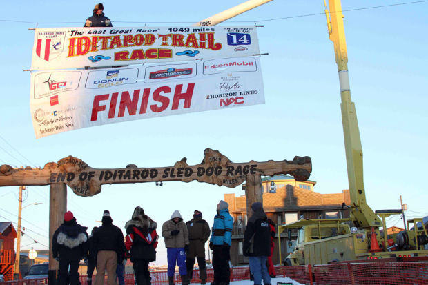 Alaskans King, Zirkle sprint toward finish of Iditarod